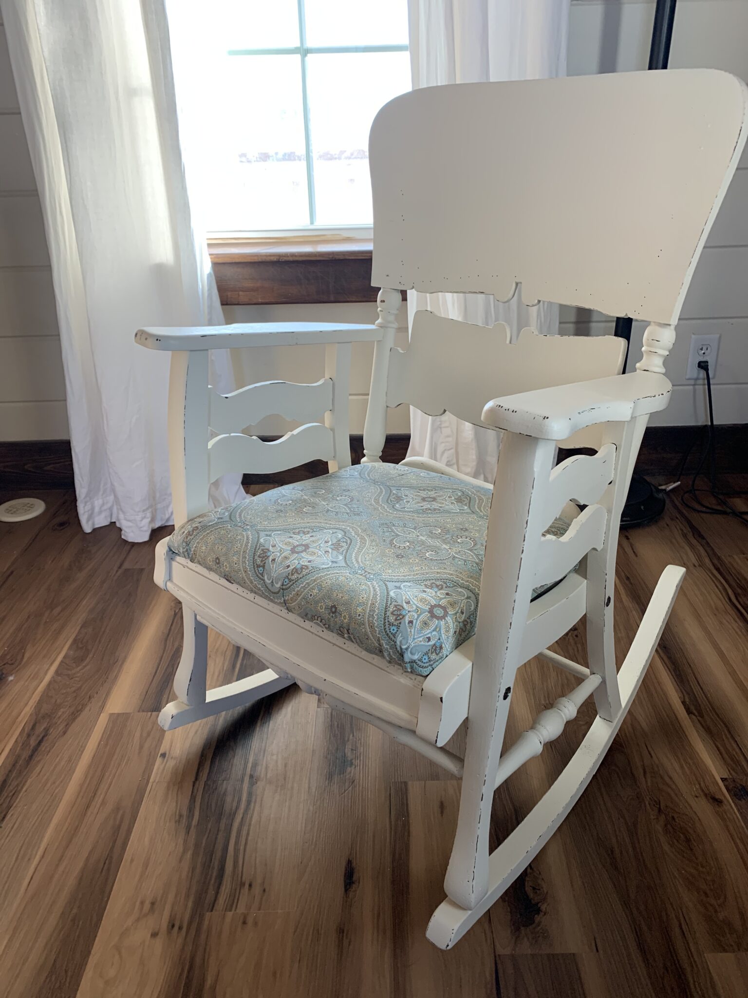 Antique Rocking Chair Upcycle - Stephanie's Farmhouse